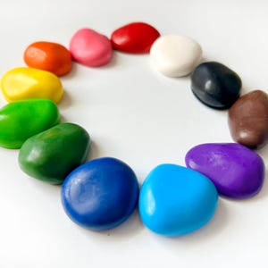 Pebble Rock Shaped 12 Crayon Set | Easy Grip Crayon Set, Tactile ...