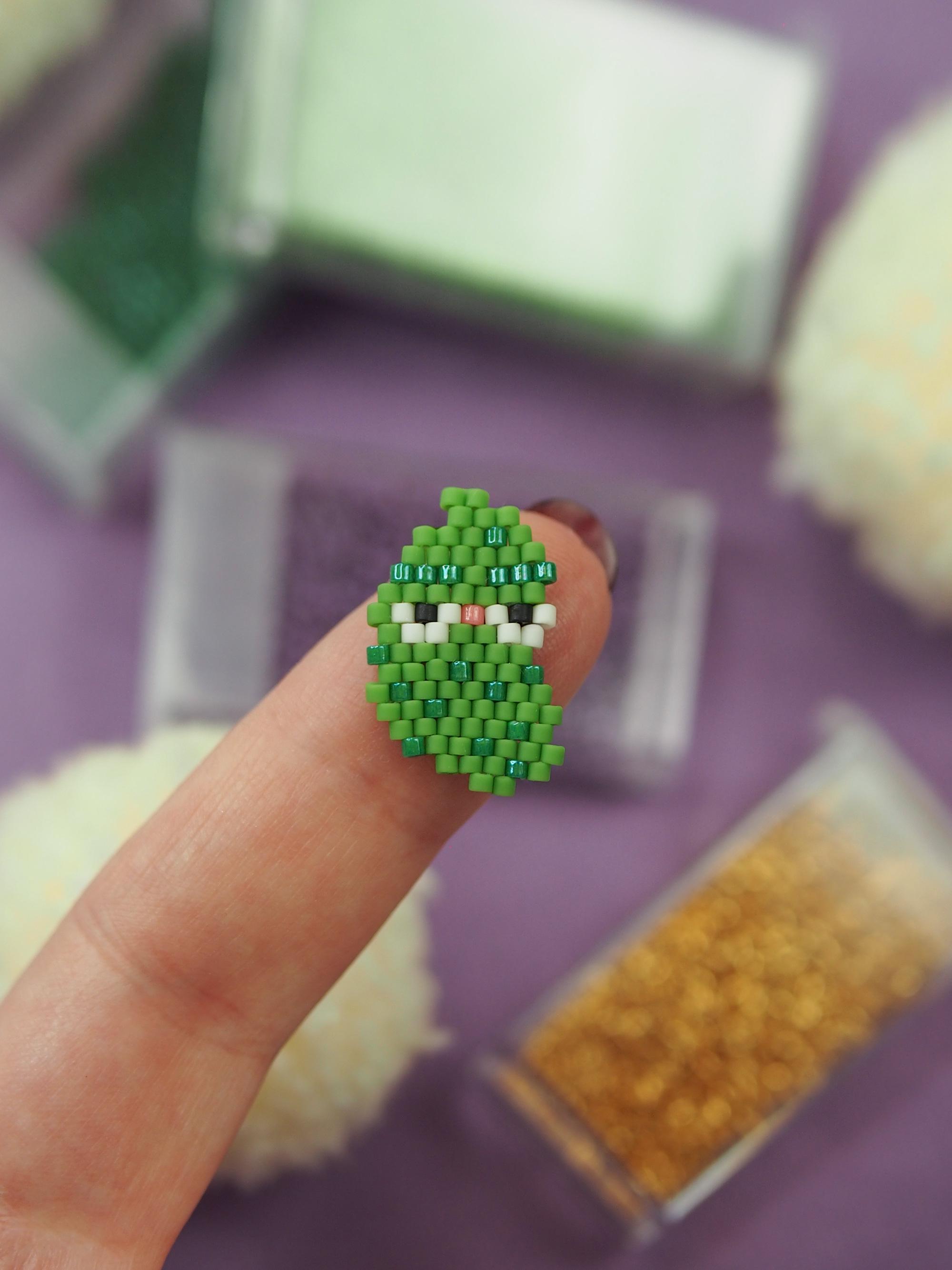 Tiny Pickle Brick Stitch Pattern for DIY Beaded Charms, Cucumber Peyote ...