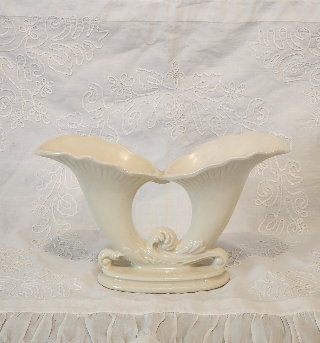 Vintage Art Deco Royal Haeger Double Cornucopia Ceramic Vase: Ivory ...