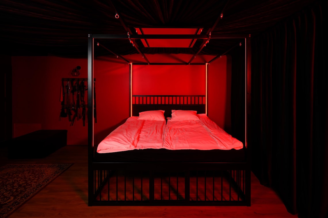 REDEPMTION BED / Double Bed for Bedroom. Adults King Size Bed. Queen ...