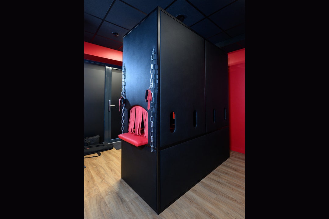 Czech Glory Booth With A Hole Booth For Adults Chair For Mature Games