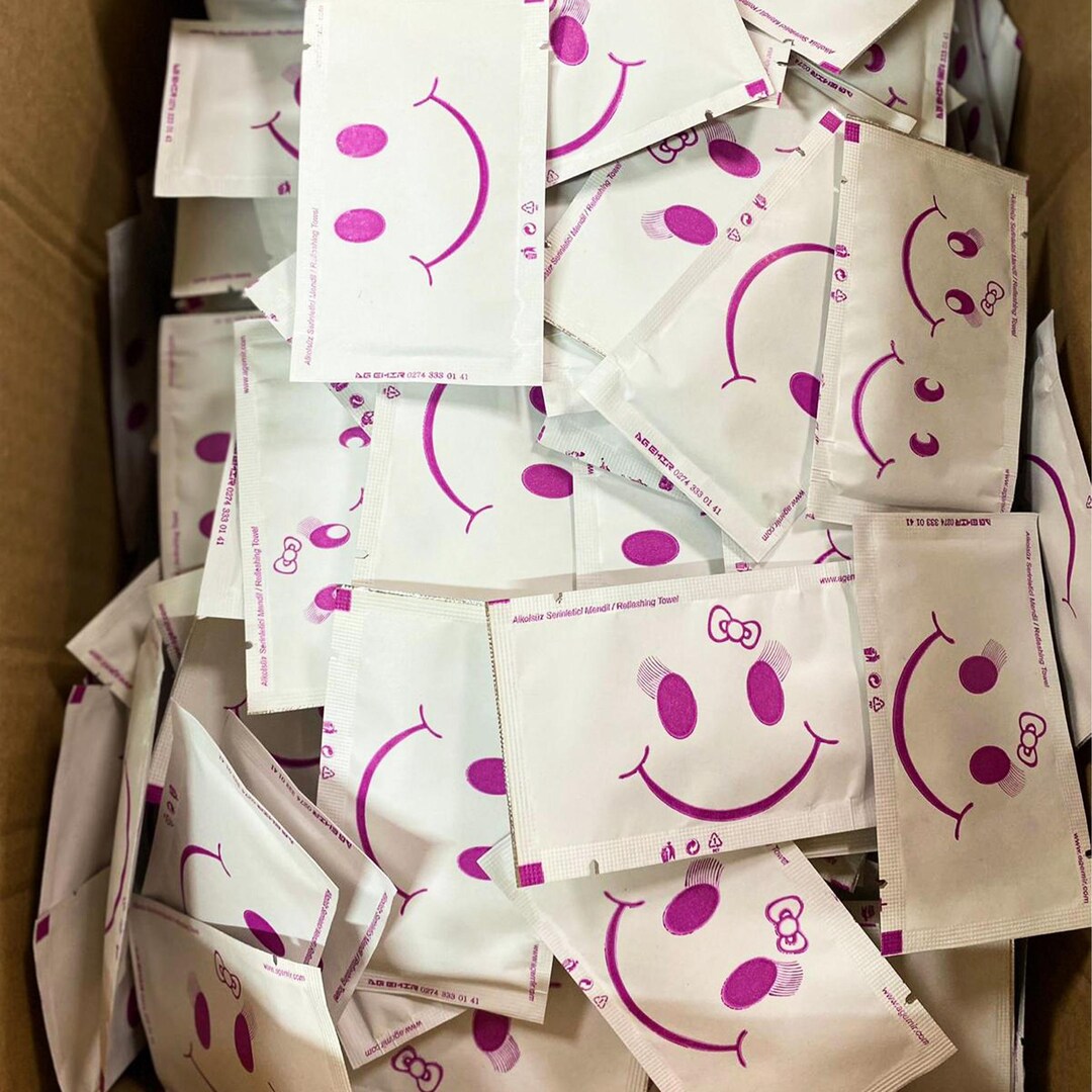 Wet Wipes for Holiday Tables or Business, Soft Smell, Small Size ...