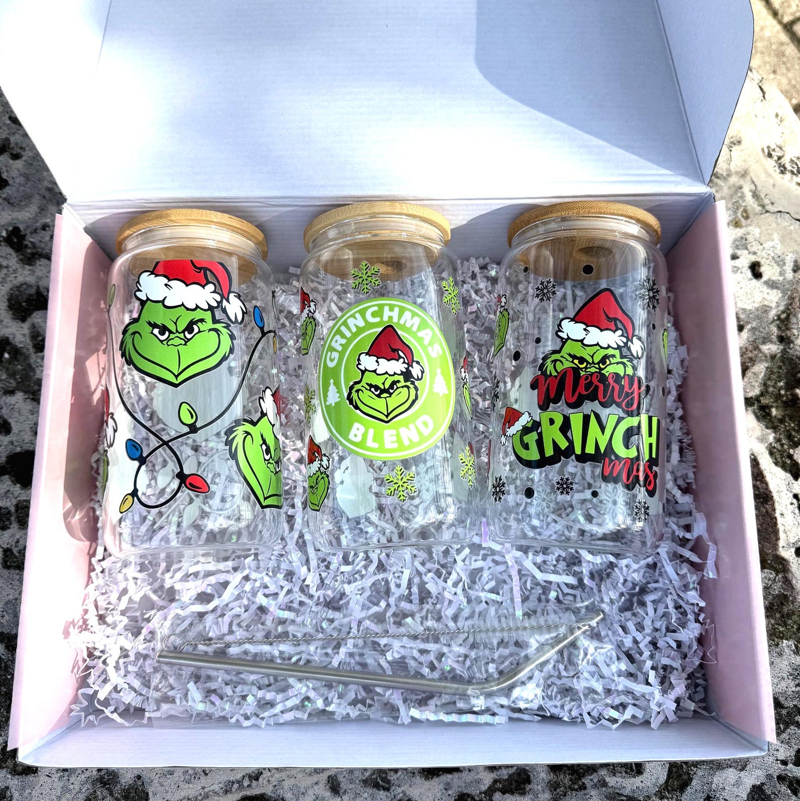 Grinch 16 Oz Clear Glass Cup With Bamboo Lid & Metal Straw | Christmas ...