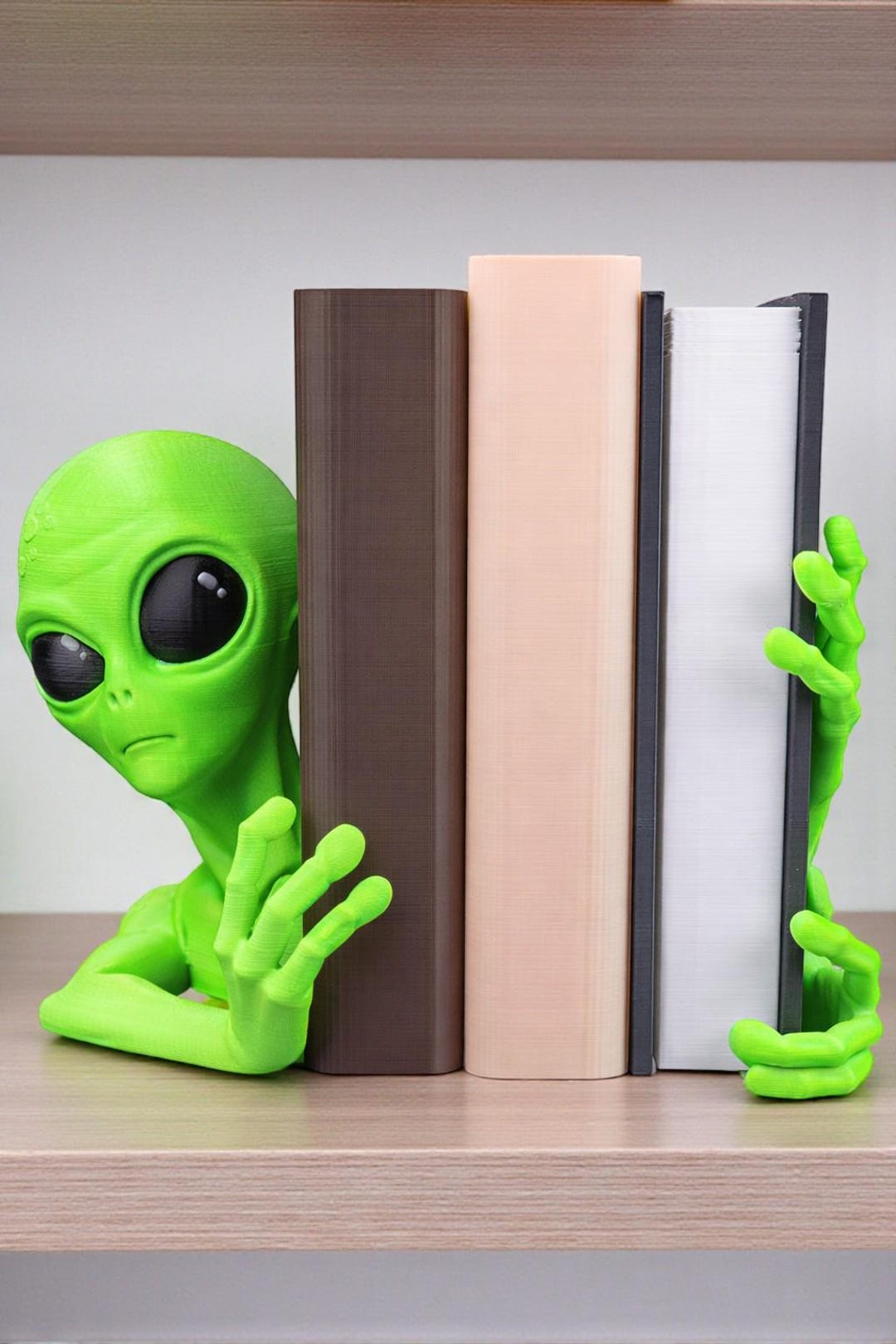 Alien Bookend | Sci-fi Shelf Decor - Etsy
