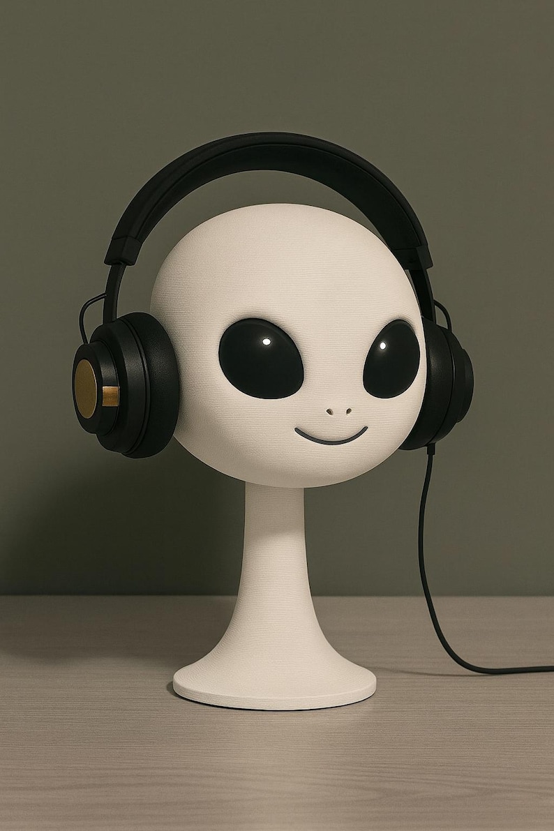 Chibi Alien Headphone Stand | Sci-fi Gamer Desk Decor - Etsy