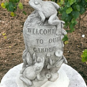 Detailed Welcome Frogs Statue Welcome to Our Garden Figurine Massive ...
