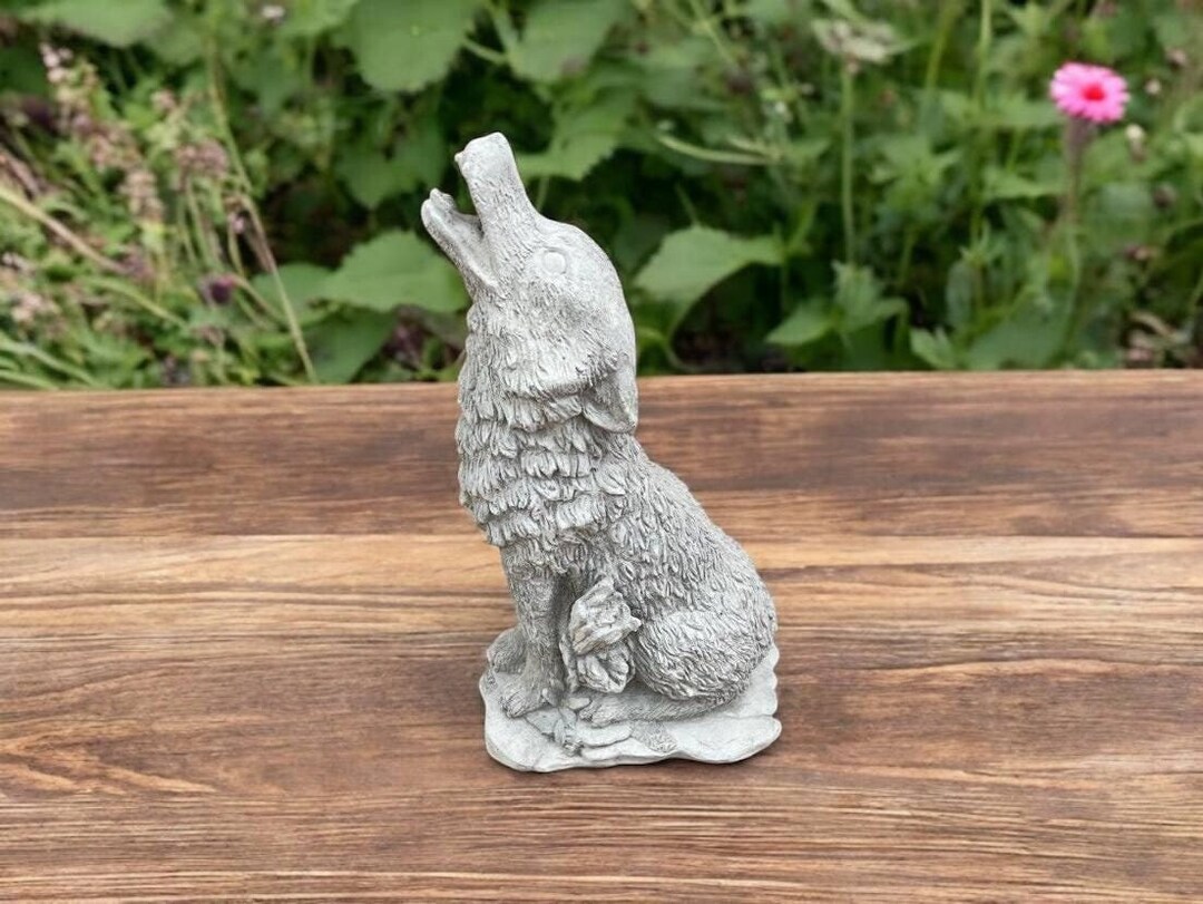 Garden Wolf on Base Outdoor Animal Decoration Yard Wolf Sculpture Stone ...