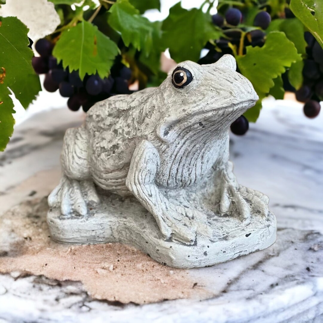 Concrete Frog Statue Garden Animals Sculpture Cement Toad Figure for ...