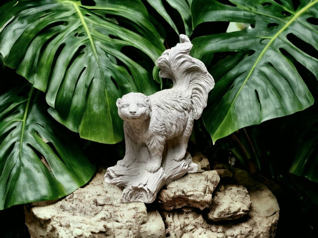 Skunk on Tree Sculpture Detailed Outdoor Skunk Figure Cement Yard ...