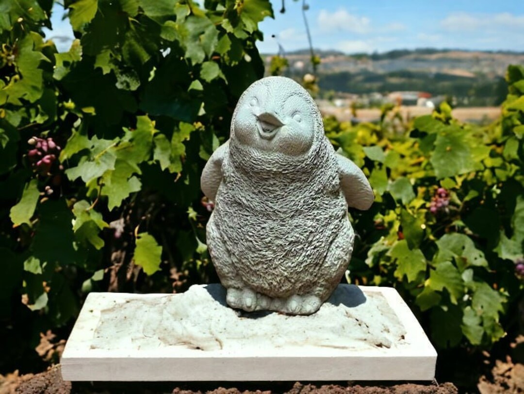 Outdoor Penguin Statue Detailed Small Penguin Sculpture Concrete ...
