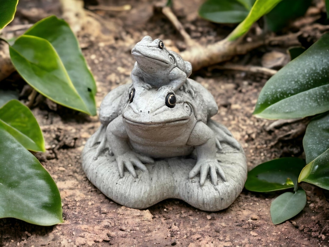 Detailed Two Frogs Statue Concrete Frogs Figurine for Garden Decoration ...