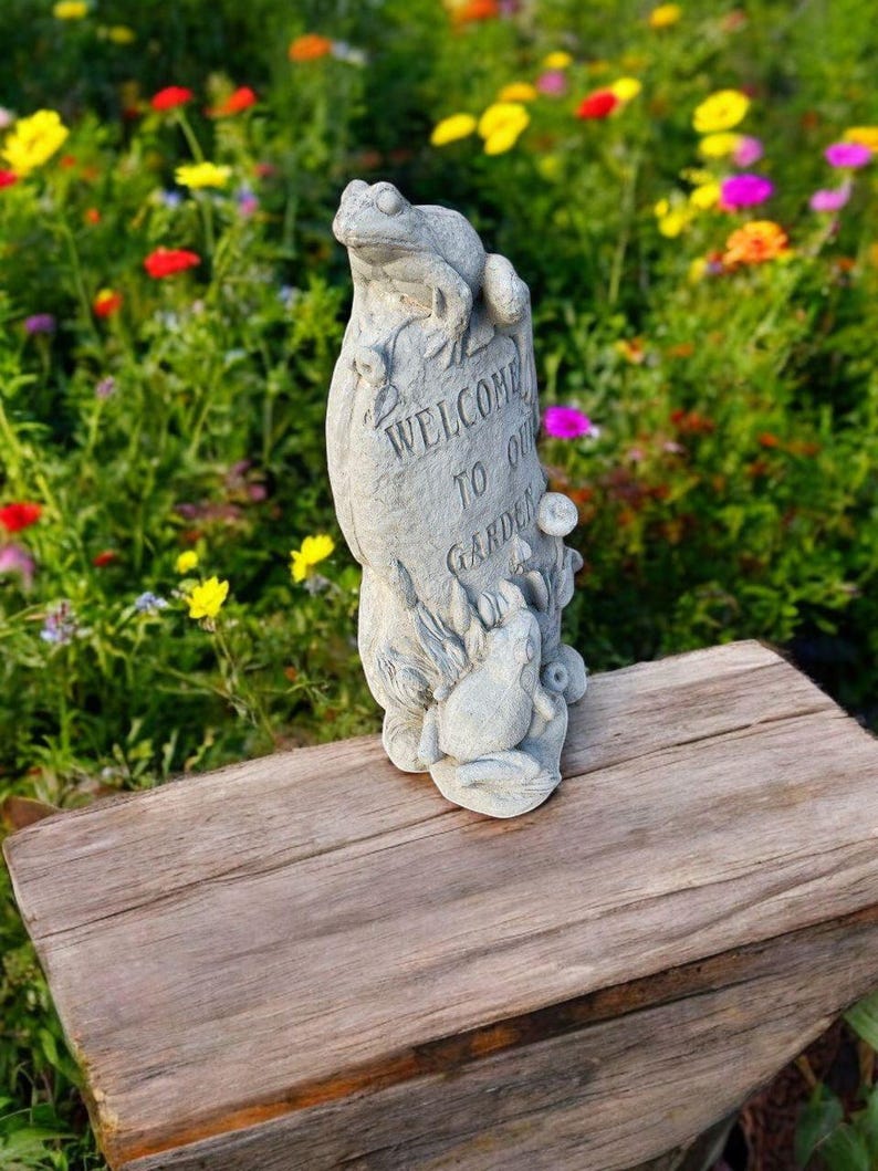 Frogs Welcome Sign Statue Concrete Toad Decoration Stone Sign Ornament ...