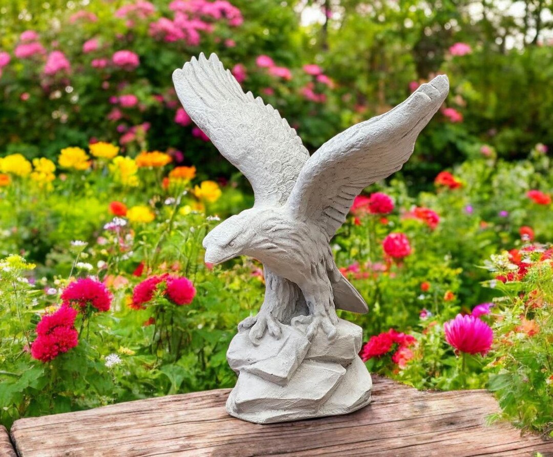 Stone Eagle on Rock Yard Eagle Figurine Flying Bird Sculpture Eagle ...
