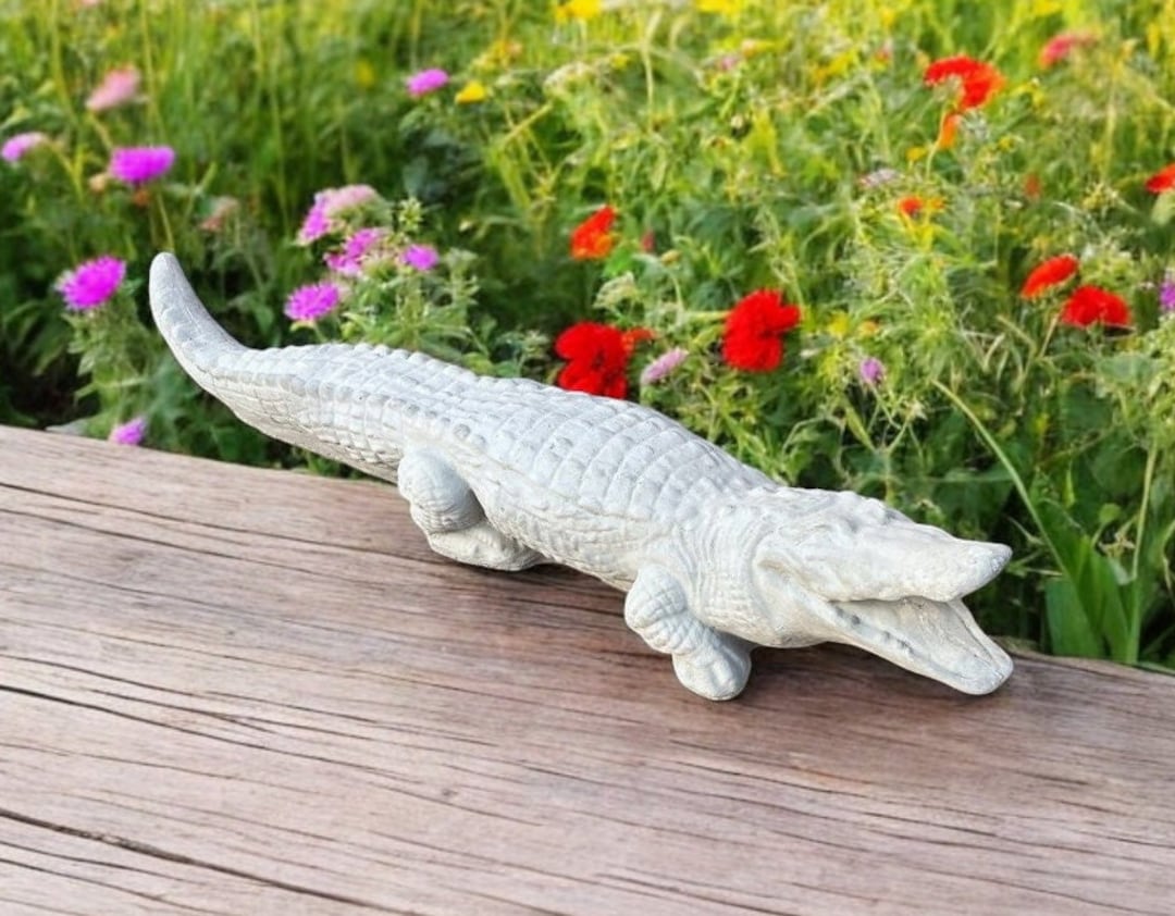 Realistic Crocodile Figure Concrete Water Animal Statue Backyard Wild ...