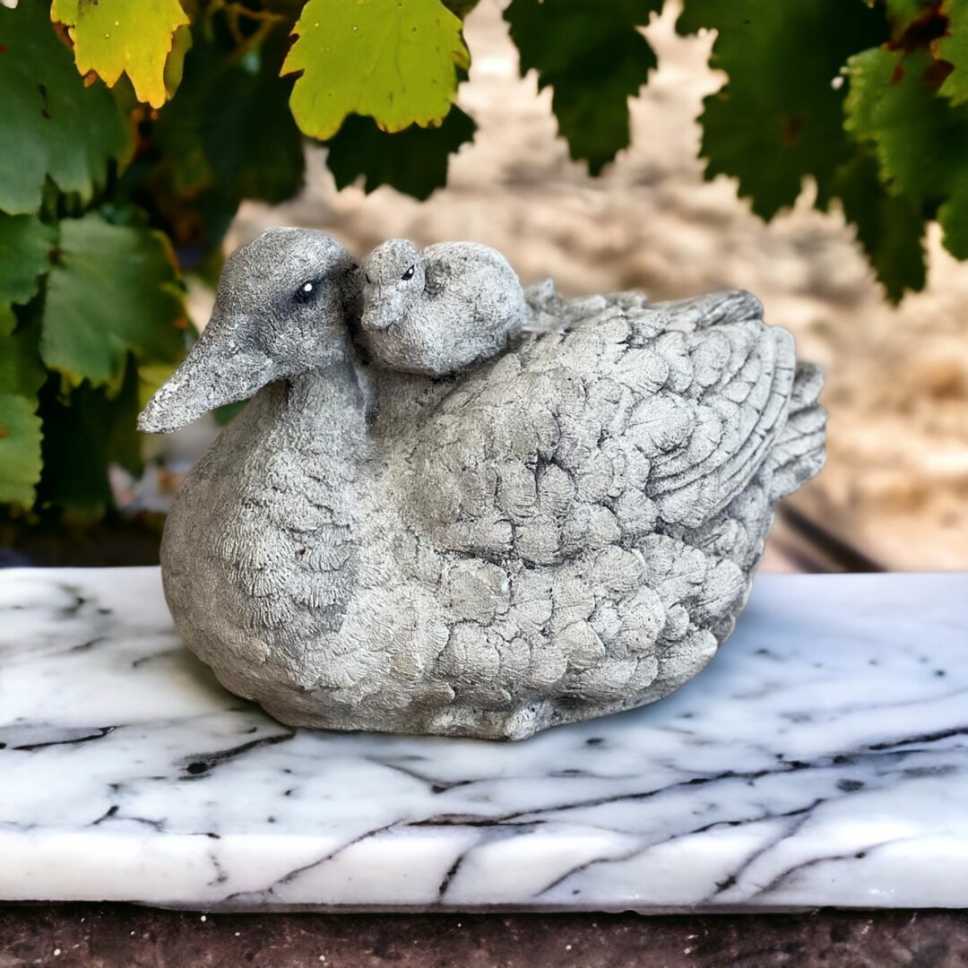 Painted Duck With Duckling Statue Detailed Farm Animals Sculpture ...