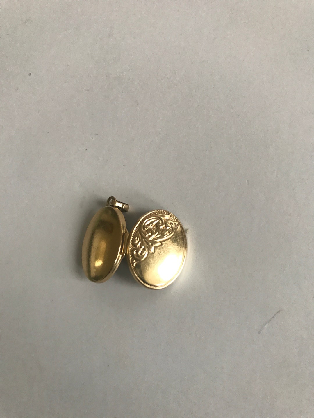 14k Solid Yellow Gold Oval Locket - Etsy