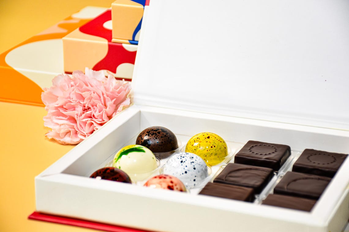 Signature Chocolate Selection 12 - Luxury Chocolate Bonbons - Perfect ...