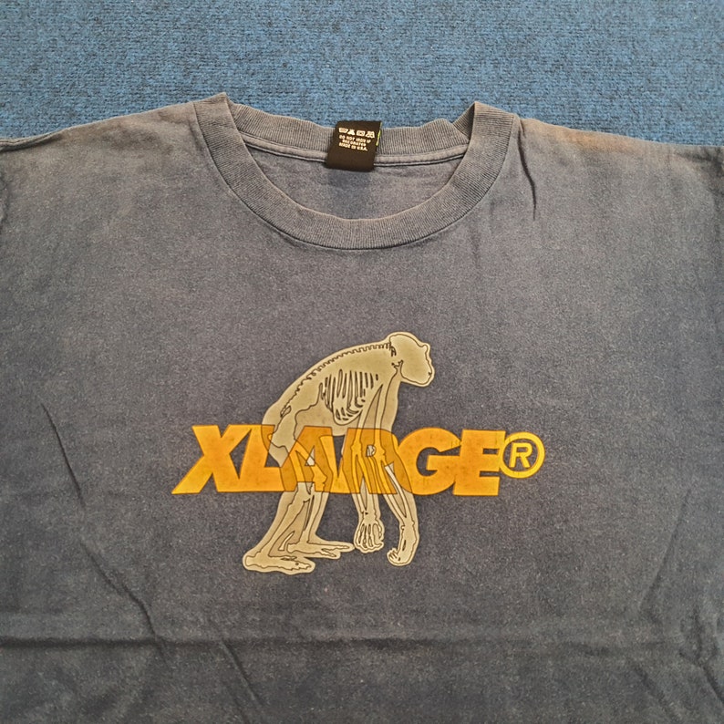 Vintage Xlarge Streetwear Style Center Logo Design T-shirt - Etsy
