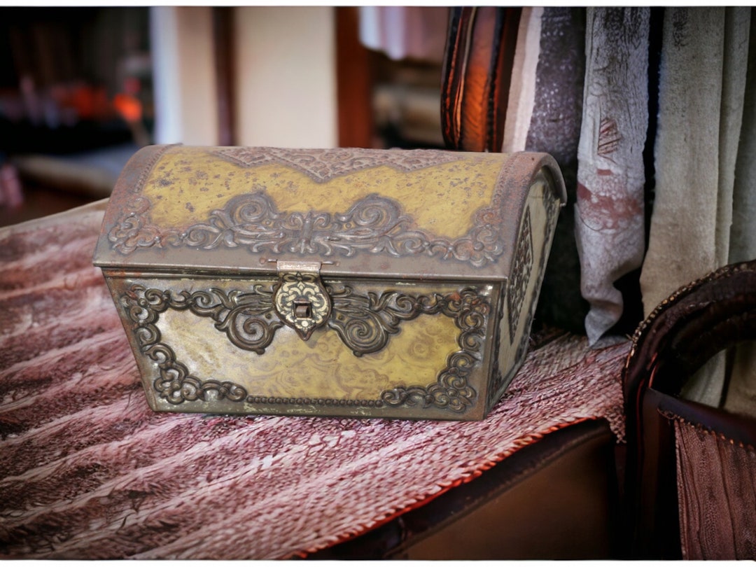 Vintage Very Rare 1950s Victoria Biscuit Tin,treasure,trinkets ...