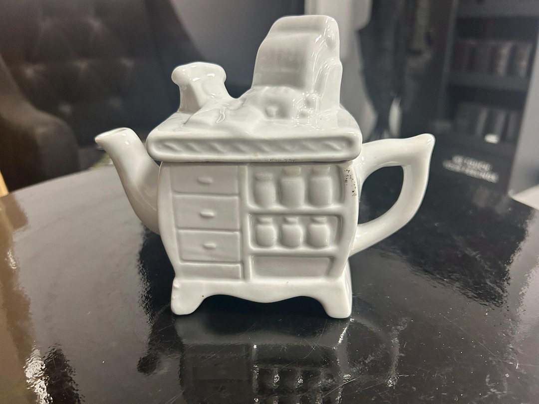 Vintage Decorative Teapot Table Wardrobe Commode, Decorative Teapot a ...