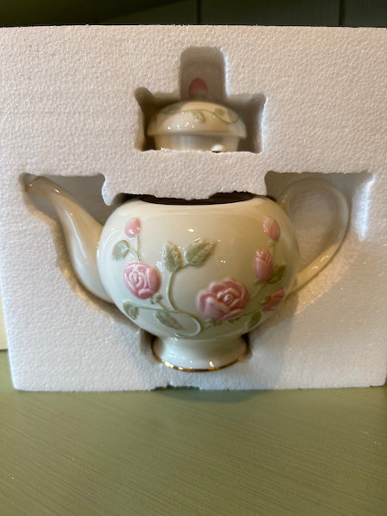 LENOX TEAPOT Porcelain Great Giftables Embossed Cabbage Rose Vine ...