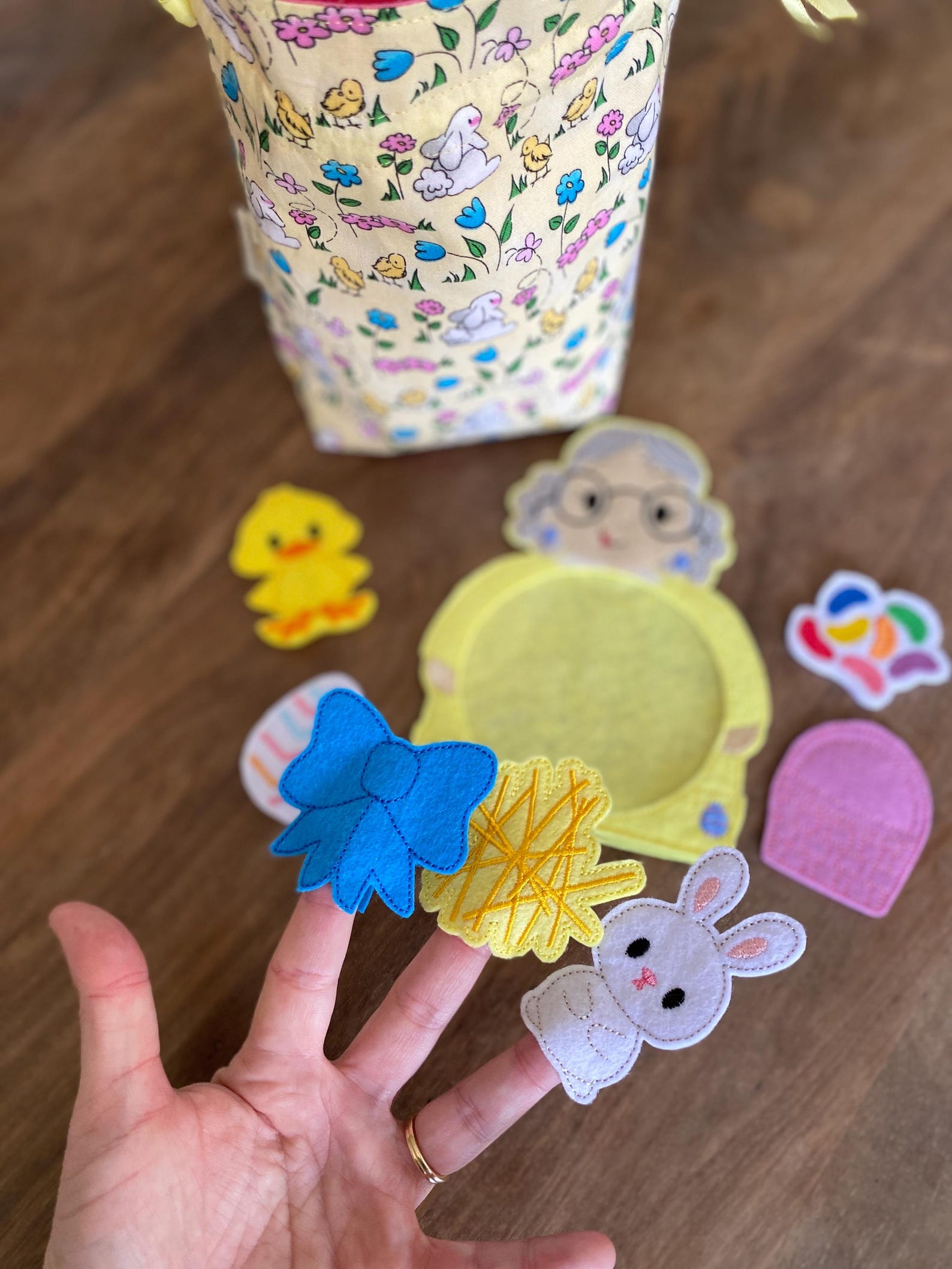 There Was an Old Lady Who Swallowed a Chick Finger Puppet Set - Etsy