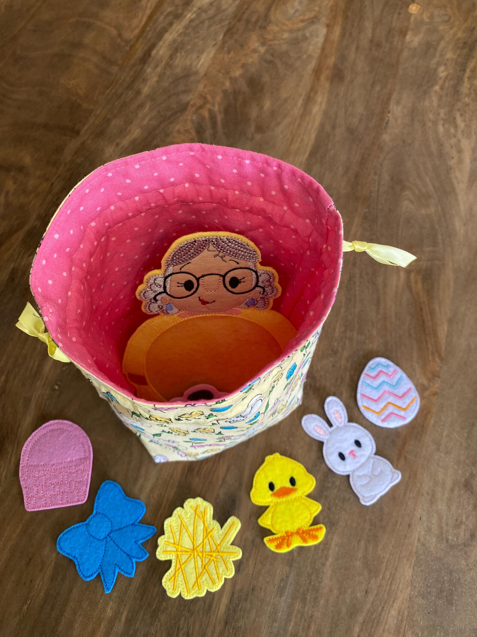 There Was an Old Lady Who Swallowed a Chick Finger Puppet Set - Etsy