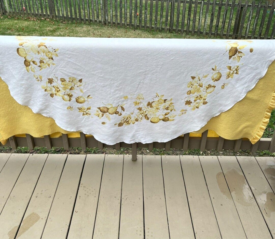 Vintage Luther Travis ROUND Linen Tablecloth Golden Fruit Grapes 67 - Etsy