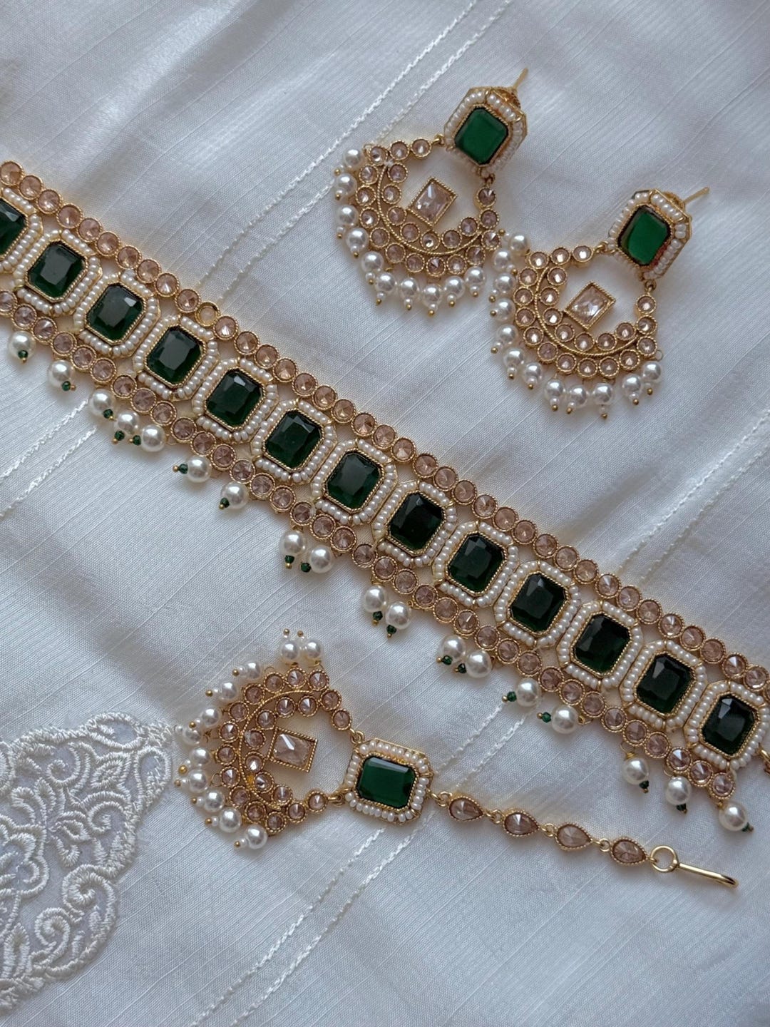 Emerald Heirloom Kundan Jewelry Set | Choker Earrings Hathphool | Green Gold Bridal Jewelry ...