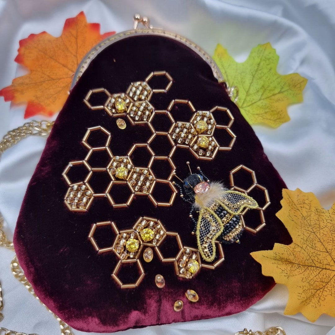 Embroidered Handbag Bee Purse Kiss Claps Purse Embroidered Clutch Bag ...