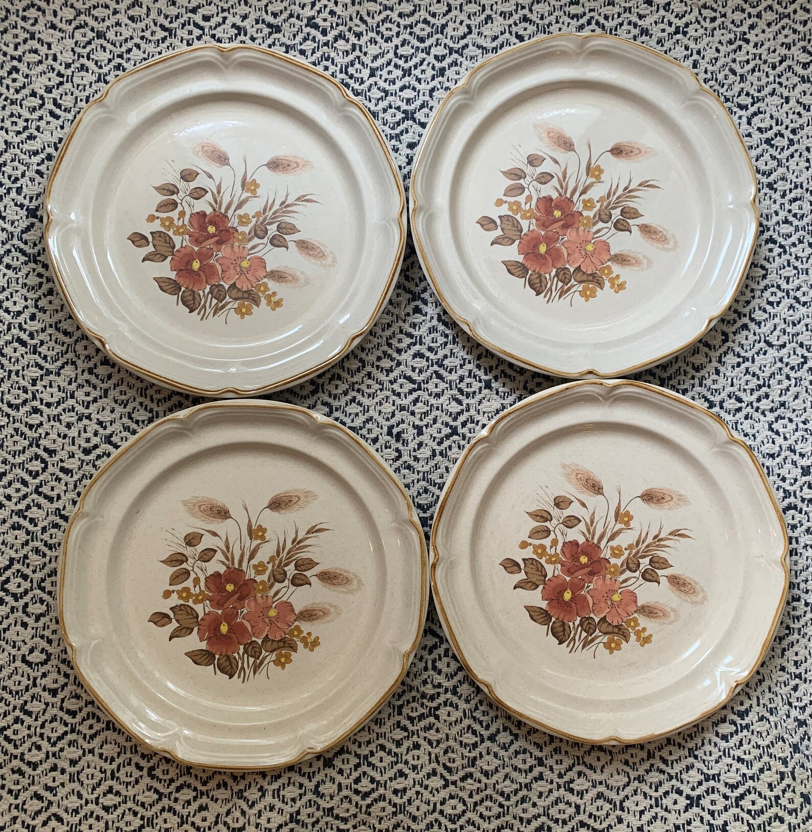 International Endura Collection Plates, Pink and Red Retro Floral ...