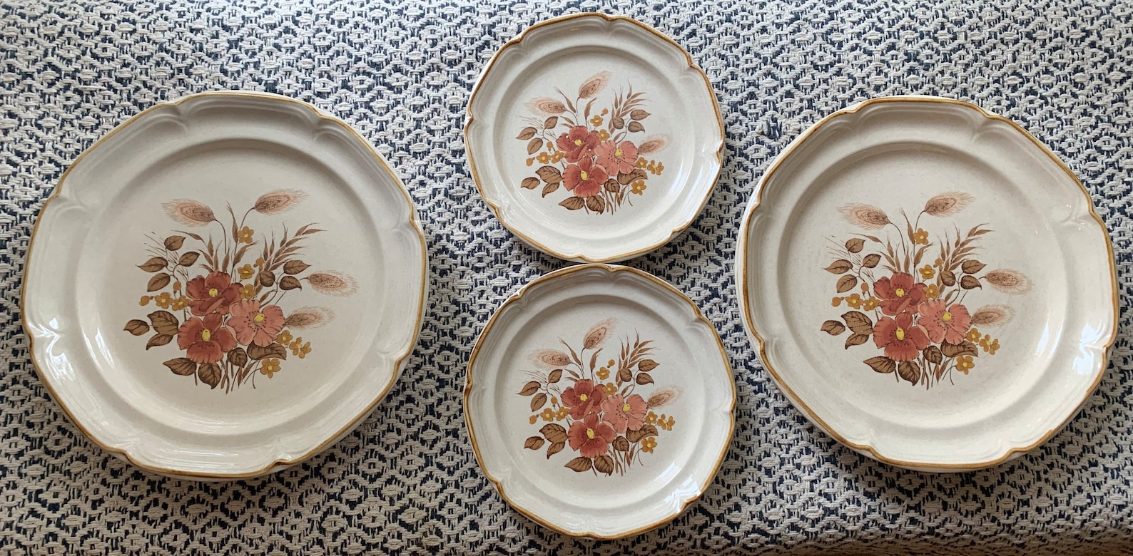 International Endura Collection Plates, Pink and Red Retro Floral ...