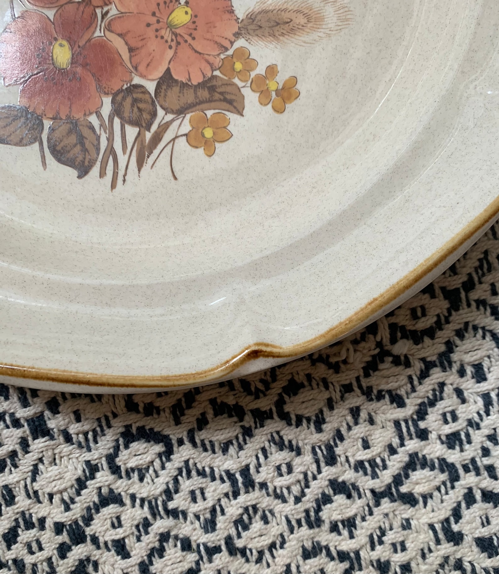 International Endura Collection Plates, Pink and Red Retro Floral ...