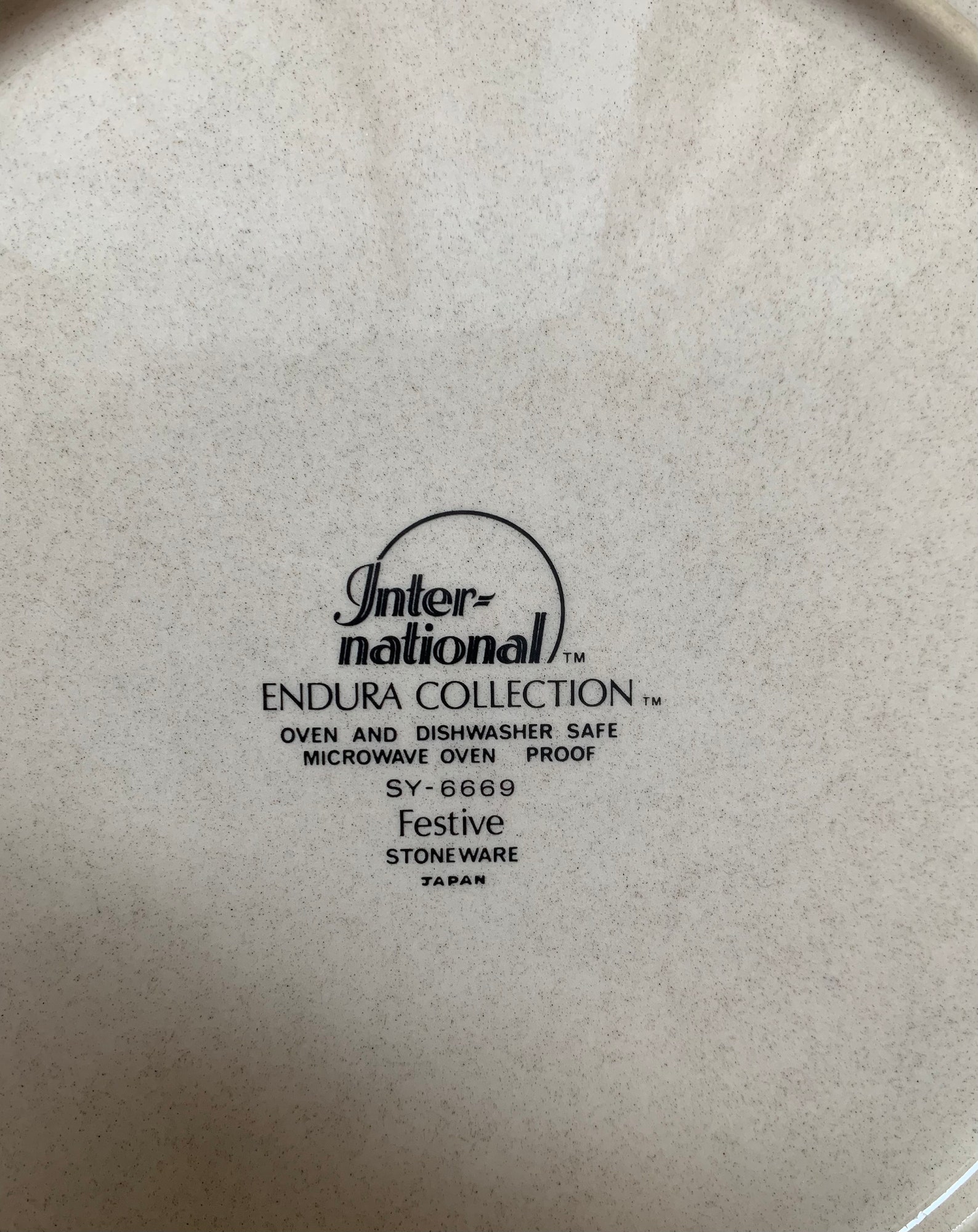 International Endura Collection Plates, Pink and Red Retro Floral ...