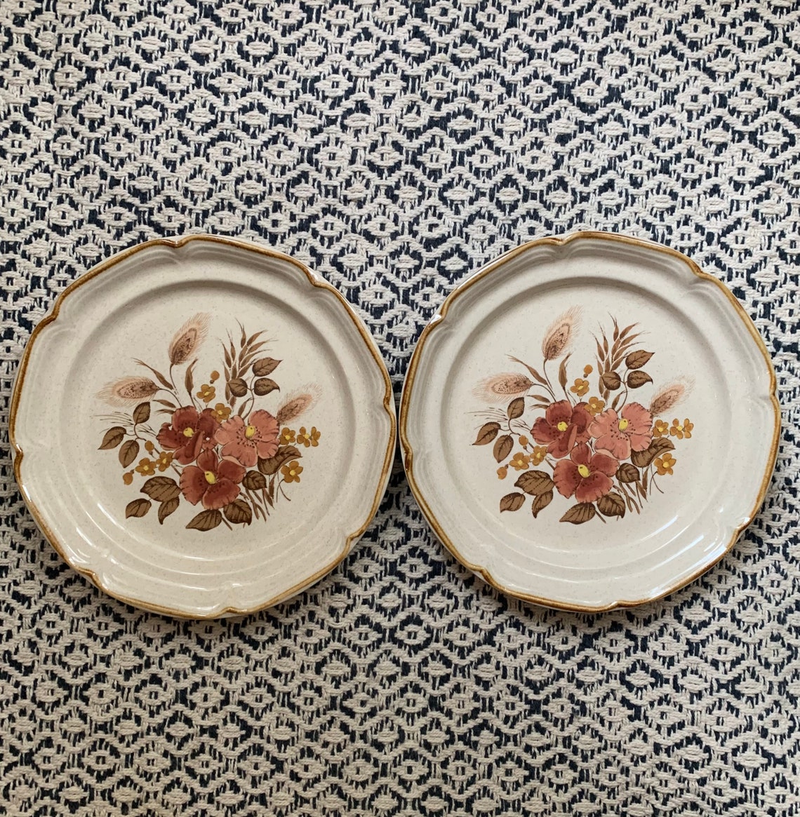 International Endura Collection Plates, Pink and Red Retro Floral ...