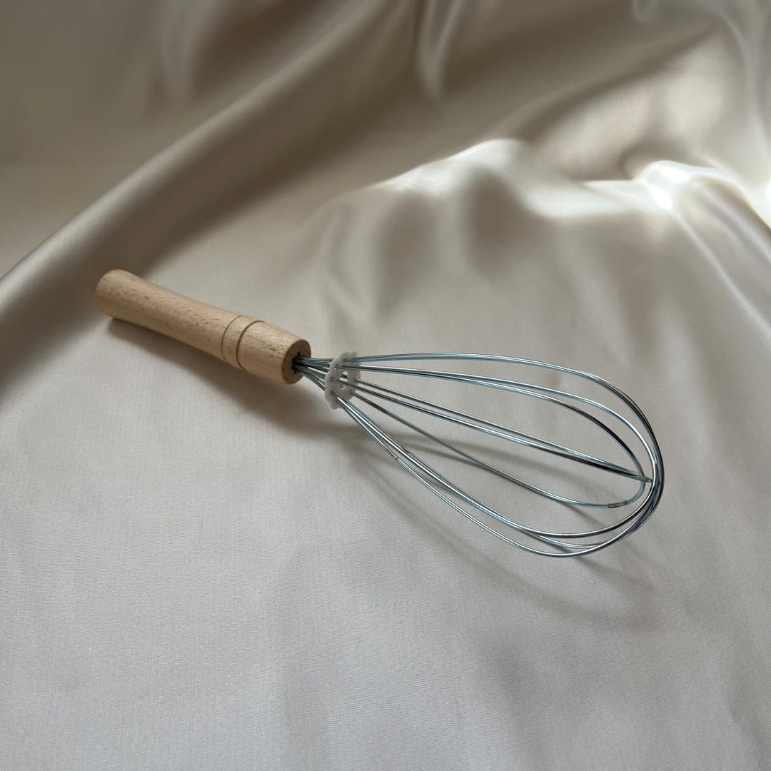 Whisk With Wooden Handle, Stainless Steel Balloon Whisk for Eggs and ...