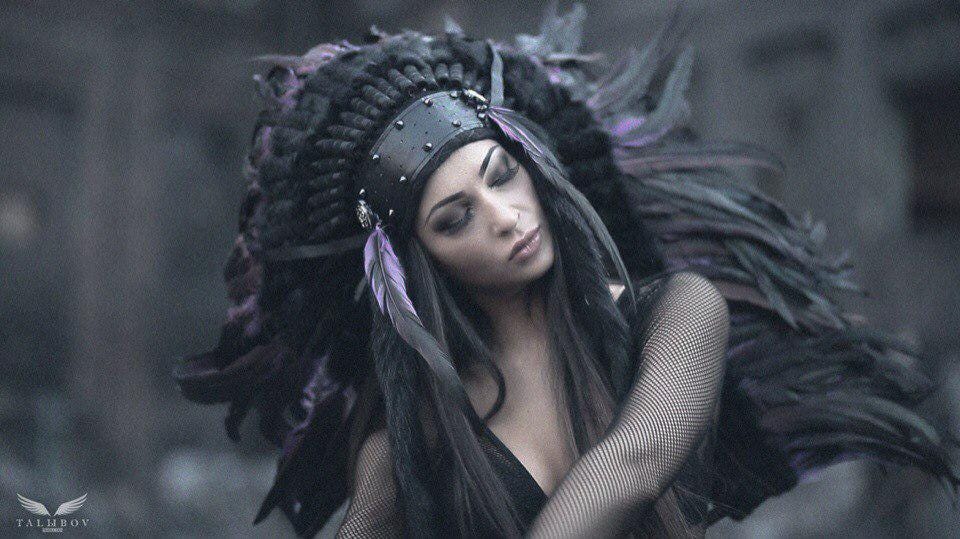 Authentic Indian Headdress — Feathered Native American Inspired Costume ...