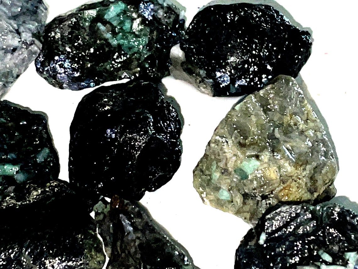 Emerald Rough Stones - Mixed Shapes and Colors - 500g - Healing Mineral ...
