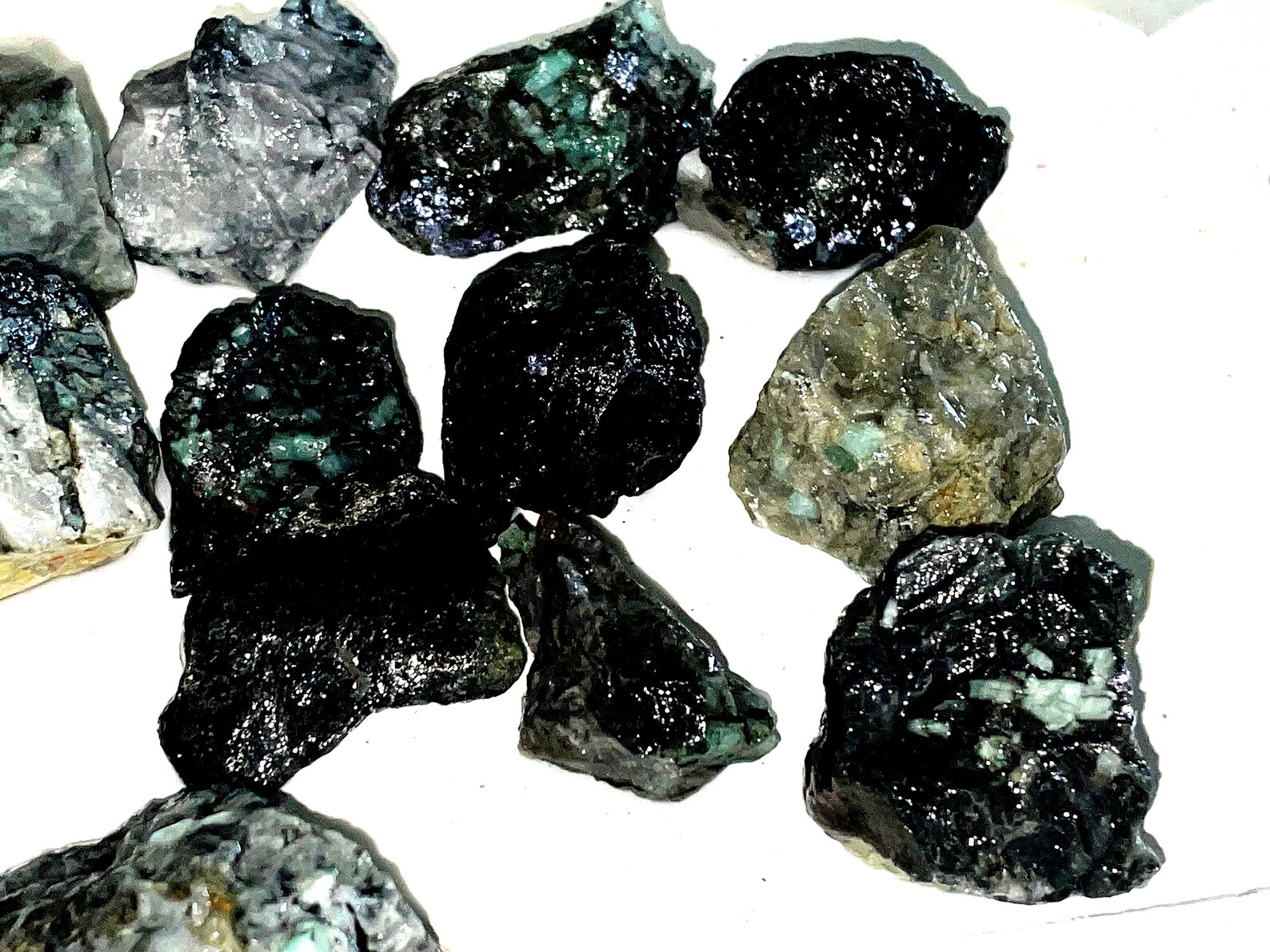 Emerald Rough Stones - Mixed Shapes and Colors - 500g - Healing Mineral ...