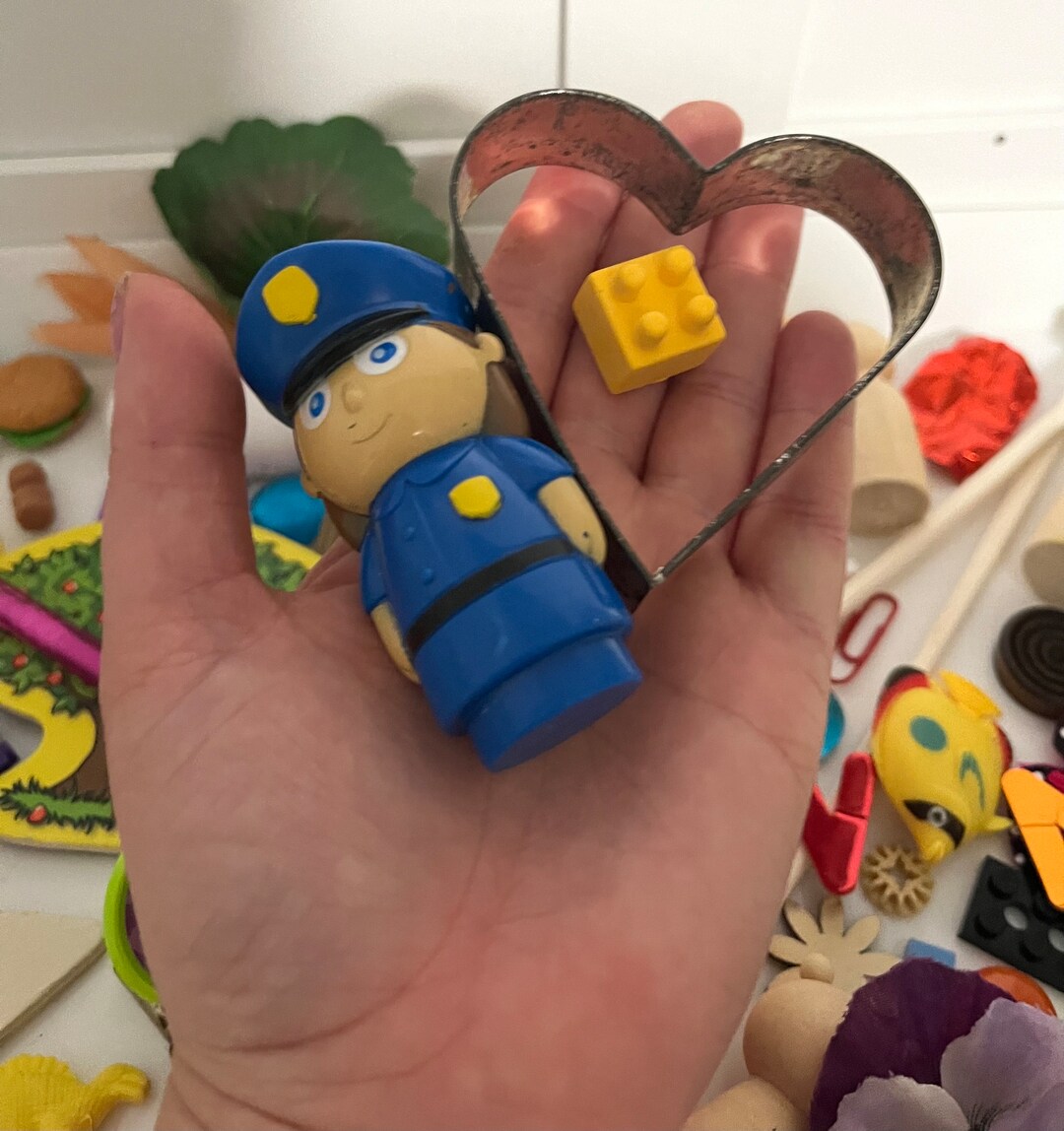 Trinkets Scoop I Spy Game Educational Activity Learning for Kids Gift ...