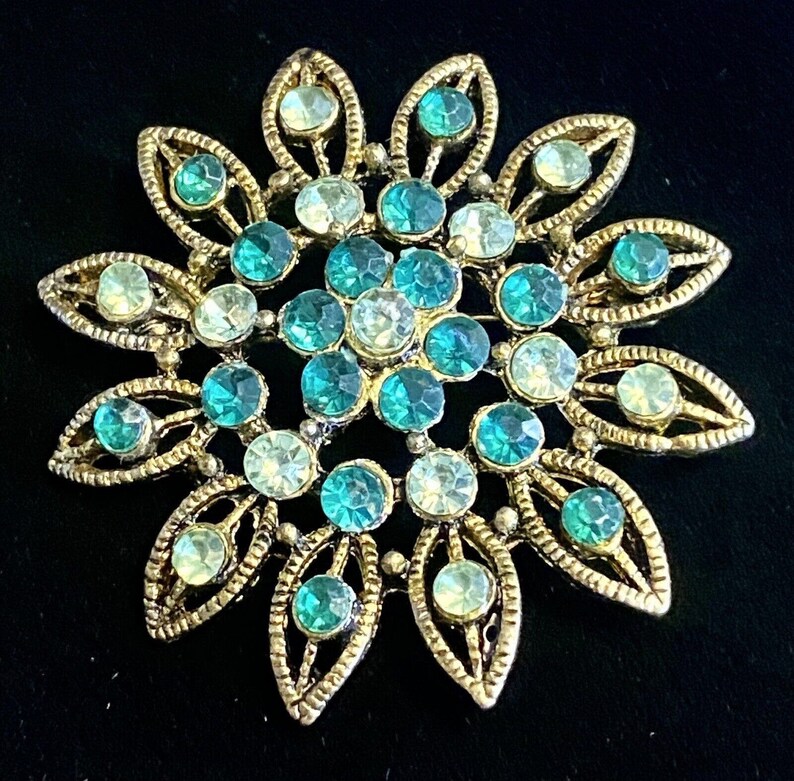 Vtg Estate Gold Tone Floral Cluster Brooch Pin W/ Two Tone Green ...