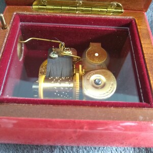 Vintage Italian Music Box. Red Enamelled With Inlaid Floral Burlwood ...