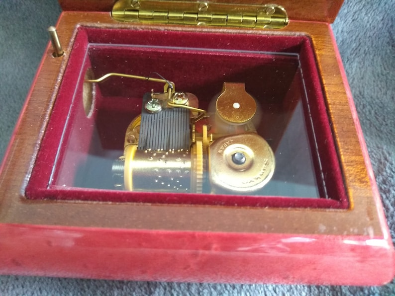 Vintage Italian Music Box. Red Enamelled With Inlaid Floral Burlwood ...