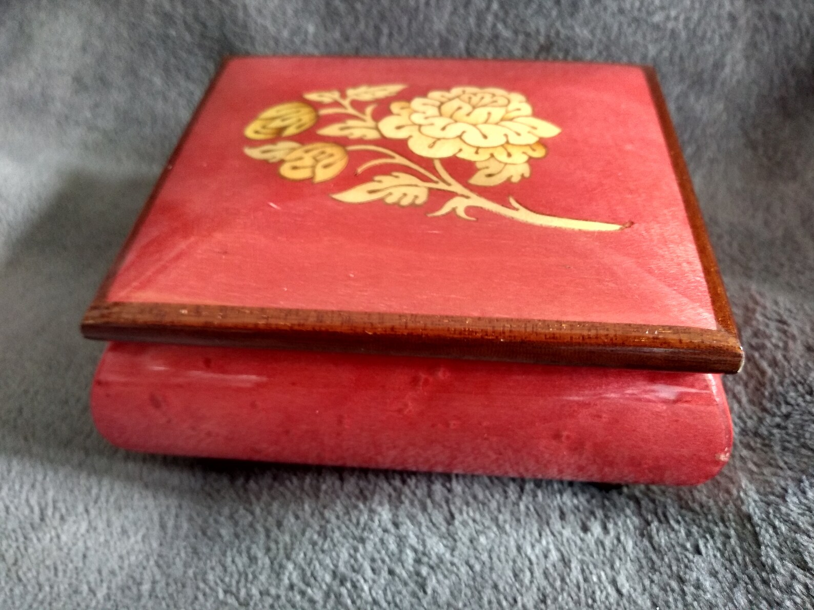 Vintage Italian Music Box. Red Enamelled With Inlaid Floral Burlwood ...