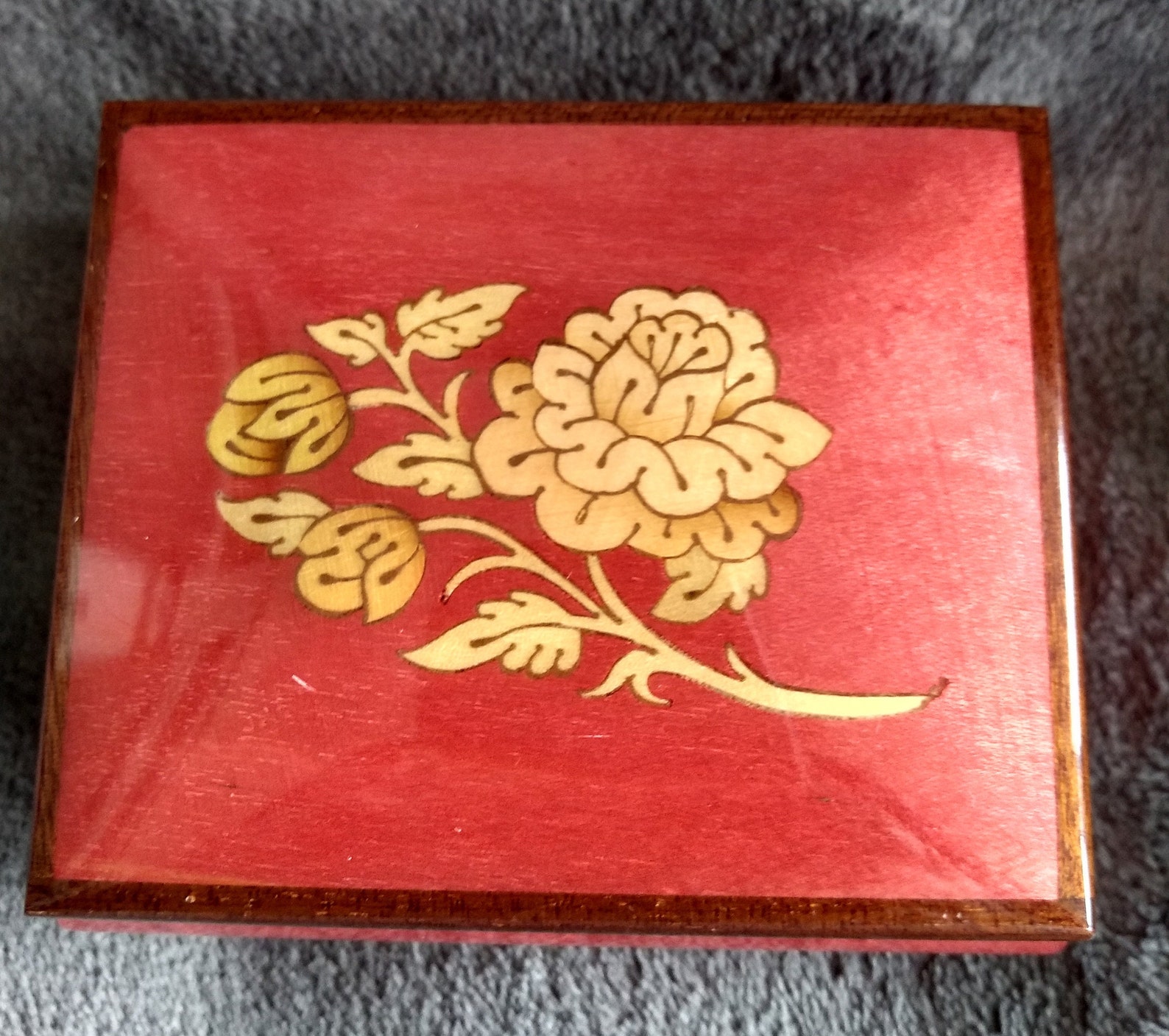Vintage Italian Music Box. Red Enamelled With Inlaid Floral Burlwood ...
