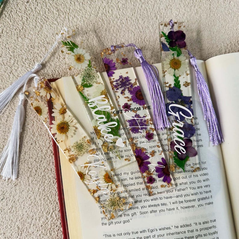 Pressed Flower Bookmark for Women, Custom Resin Bookmark, Personalized ...