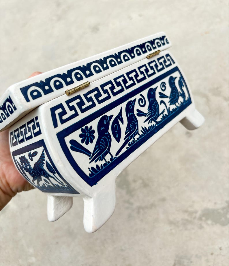 CONTEMPORARY Handcrafted White & Blue Lacquer Box, Olinala Guerrero ...
