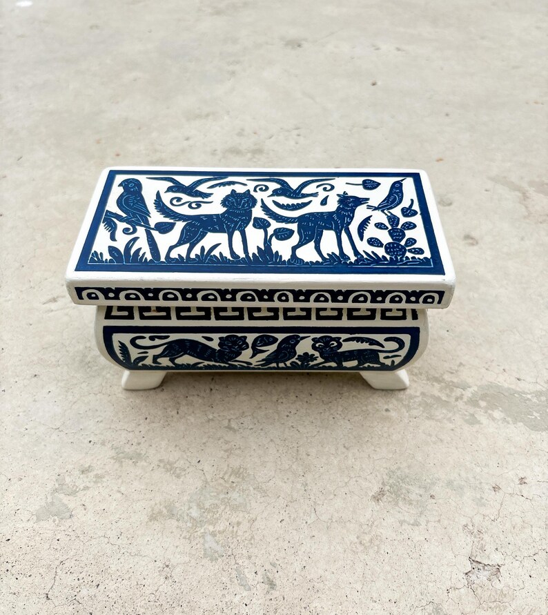 CONTEMPORARY Handcrafted White & Blue Lacquer Box, Olinala Guerrero ...