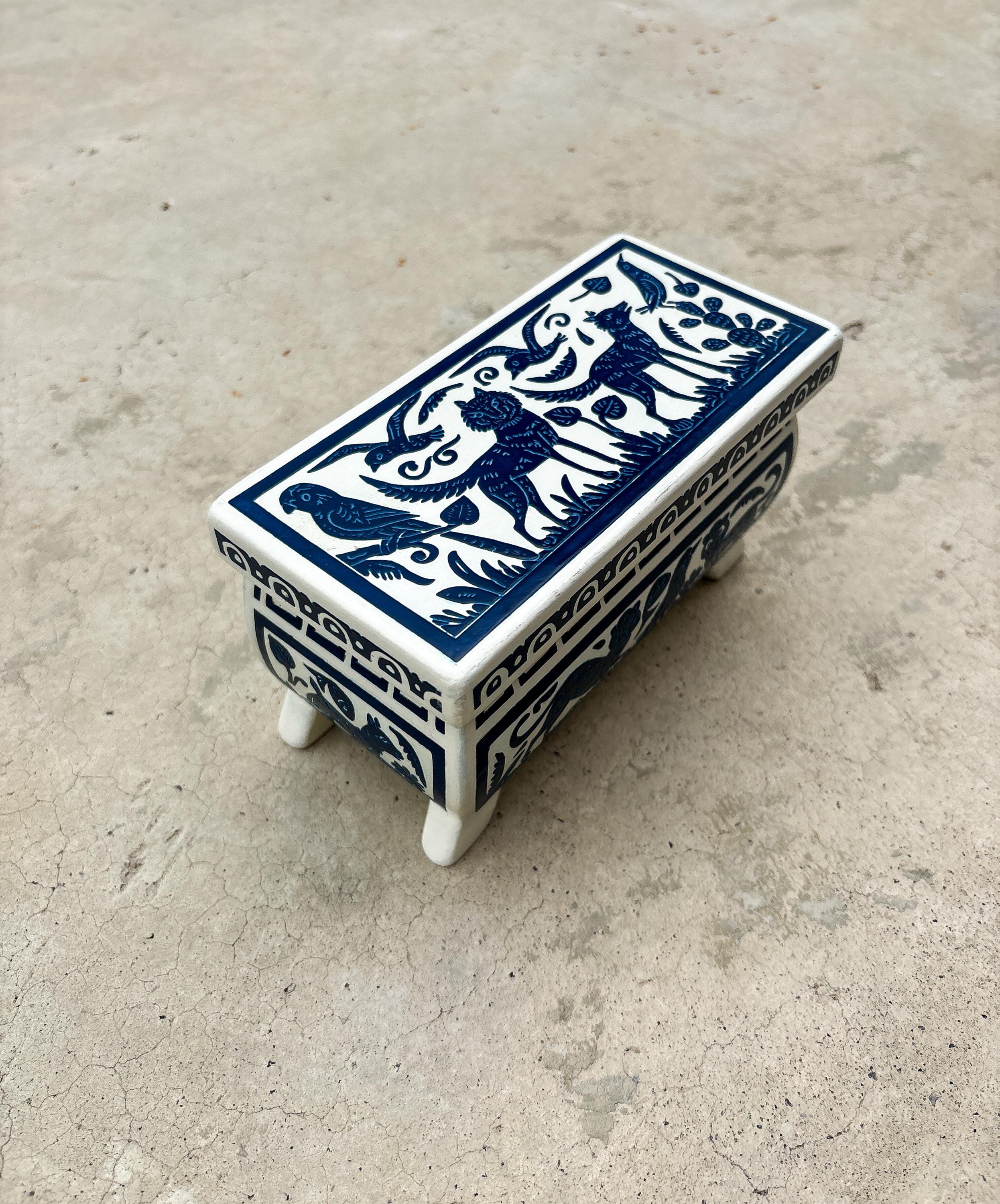 CONTEMPORARY Handcrafted White & Blue Lacquer Box, Olinala Guerrero ...