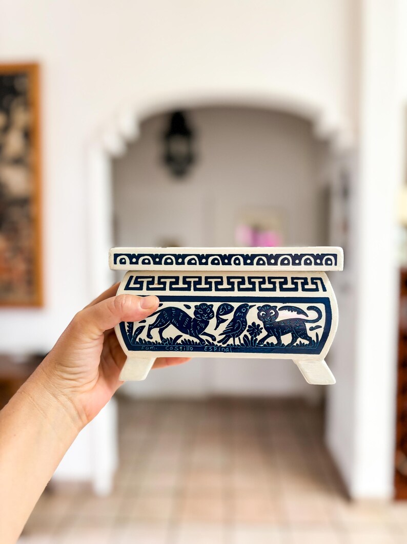CONTEMPORARY Handcrafted White & Blue Lacquer Box, Olinala Guerrero ...